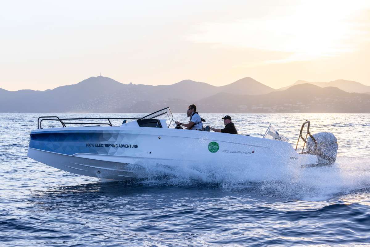 An electrifying sensation from Axopar in Cannes – Axopar Boats