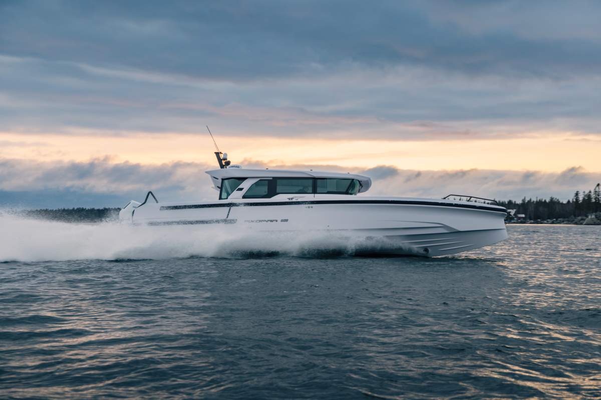 Axopar 38 XC Cross Cabin – Axopar Boats