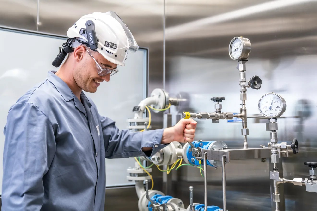 Continuous flow techniques for pharmaceutical manufacturing at Lonza